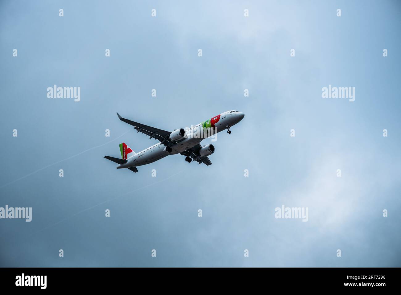 View of a TAP Air Portugal Airbus A321 jet airplane approaching to land ...