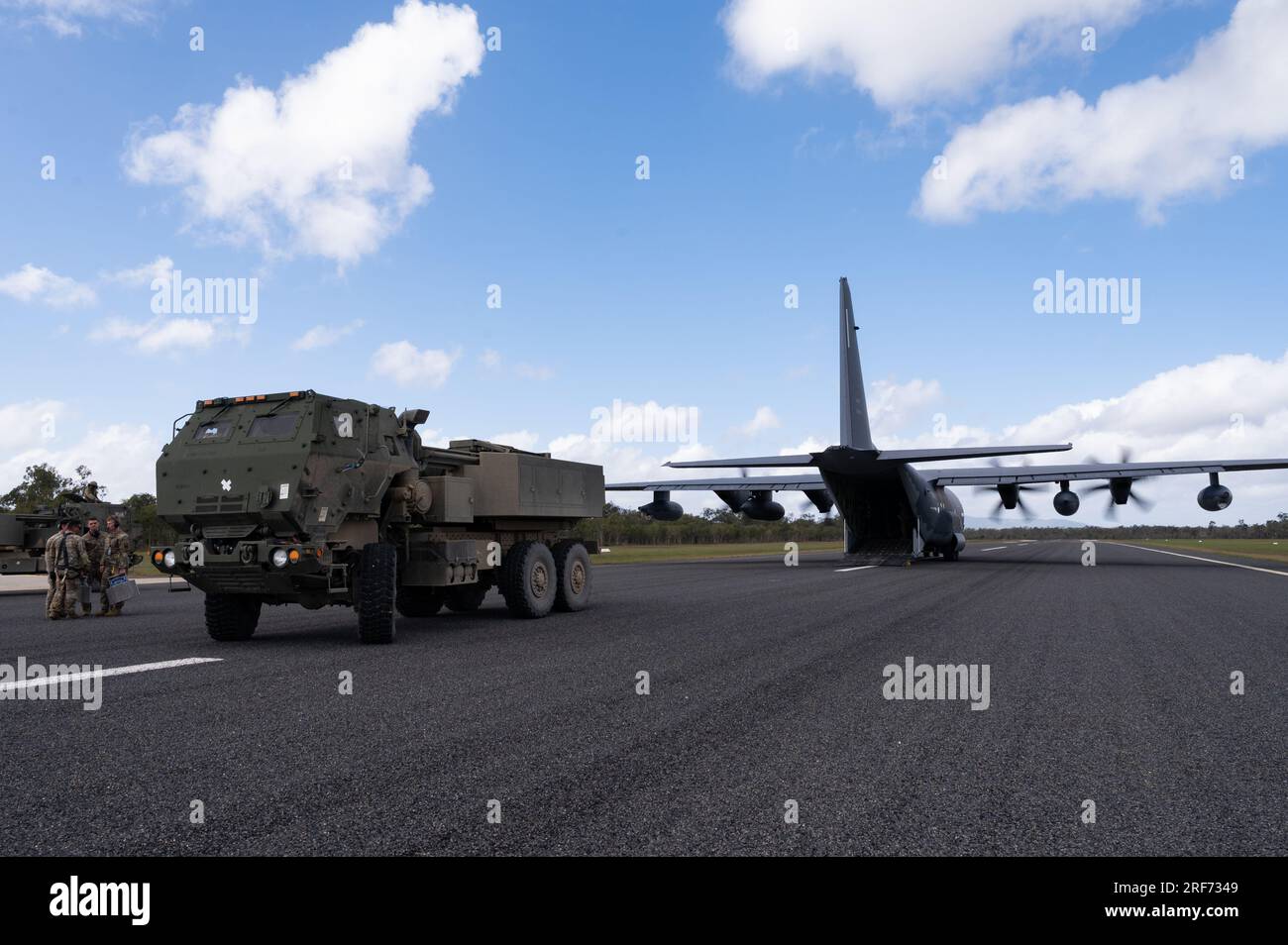 A U.S. Army M-142 High Mobility Artillery Rocket System (HIMARS ...