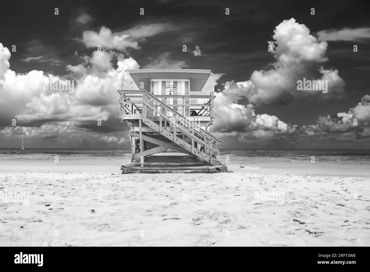 Miami beach, south beach, ocean drive Black and White Stock Photos ...