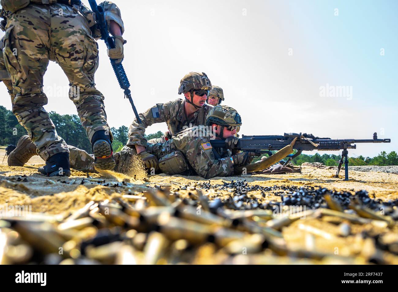 U s army soldiers conduct live fire battle drills hi-res stock ...