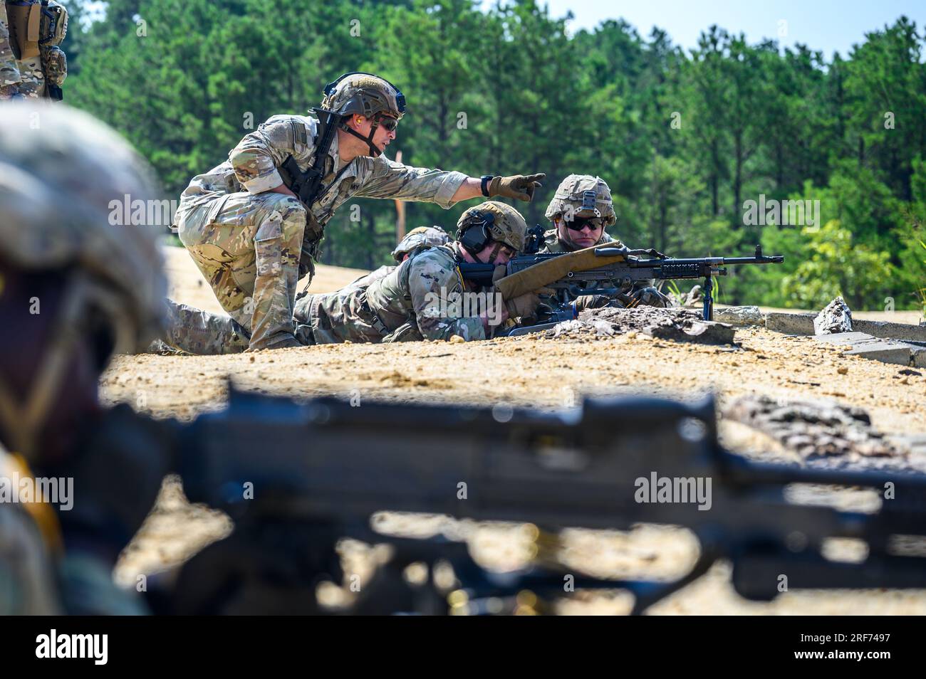 U s army soldiers conduct live fire battle drills hi-res stock ...