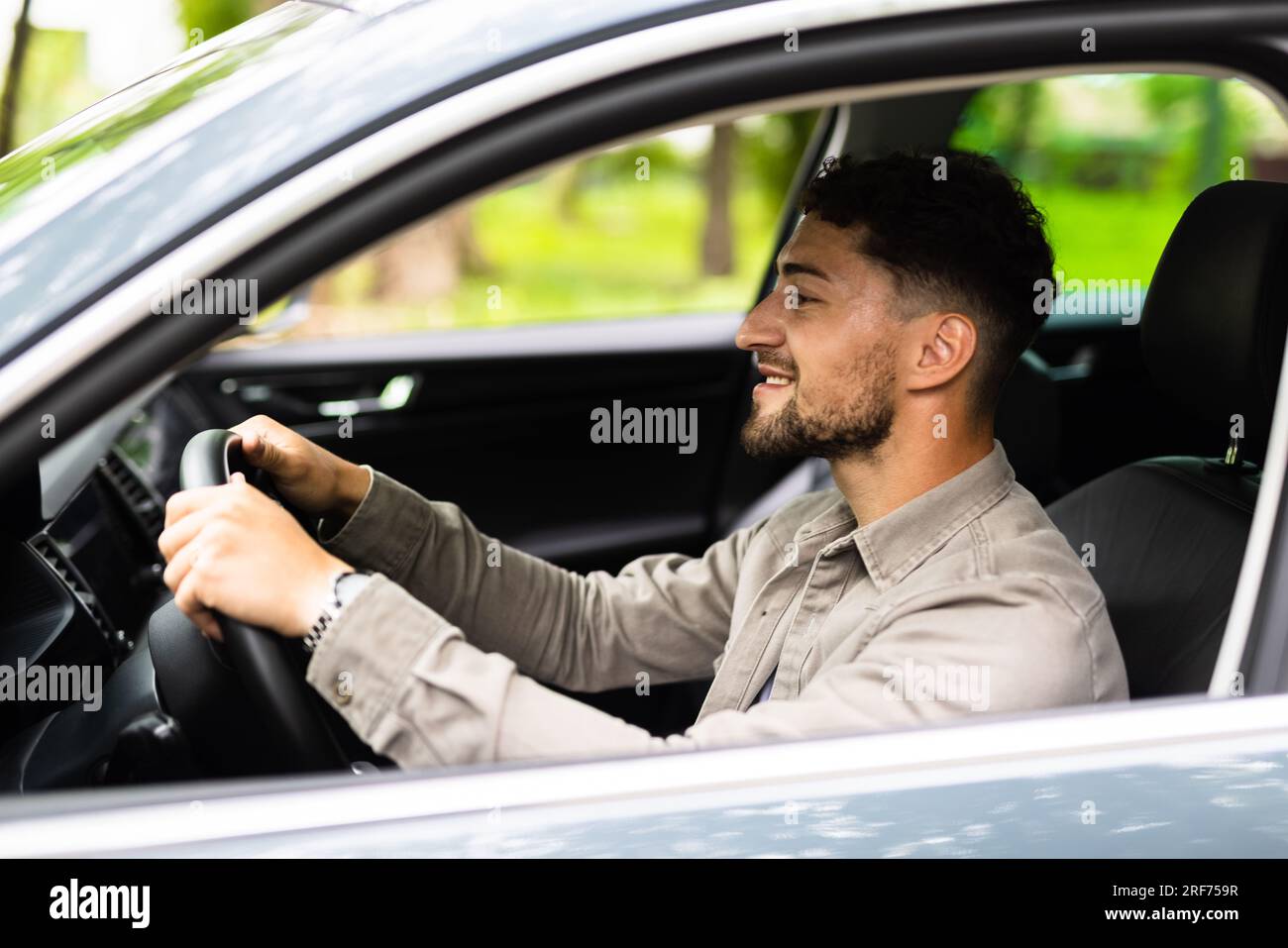 Man driving woman scared hi-res stock photography and images - Alamy