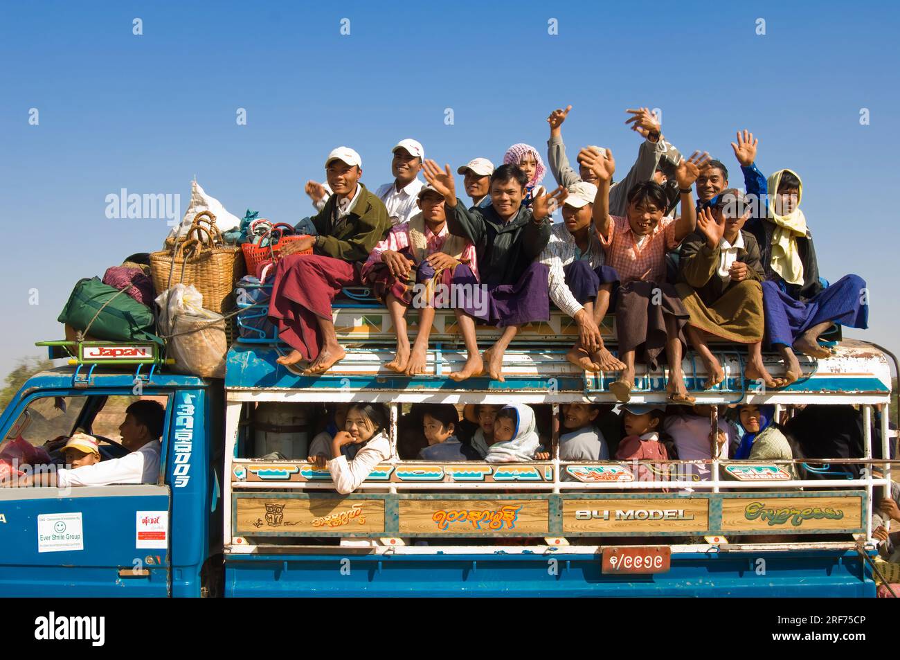 Overloaded bus hi-res stock photography and images - Alamy