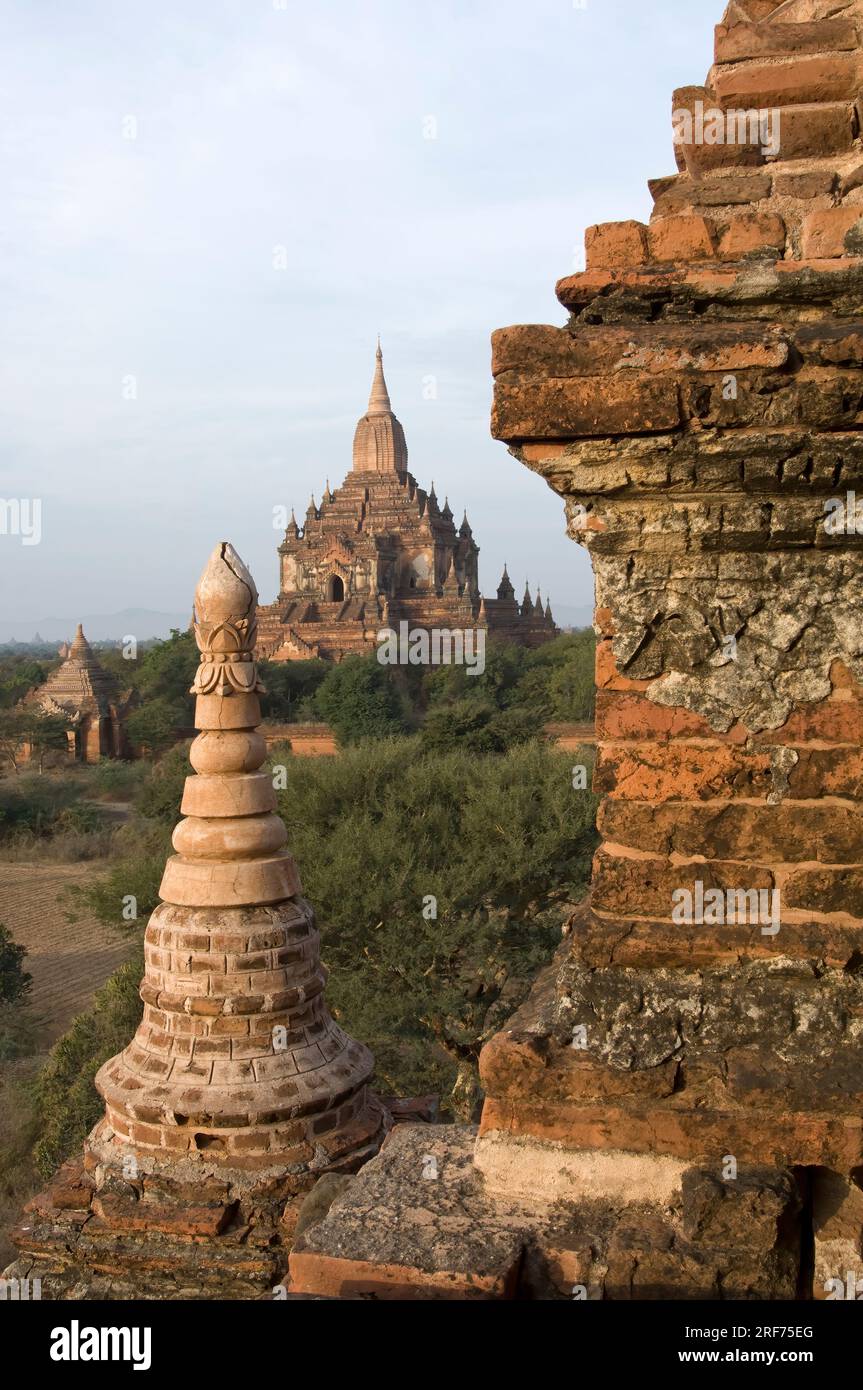 Ruins ancient pagoda bagan hi-res stock photography and images - Alamy