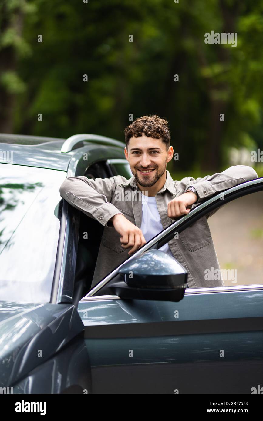Man standing next to door of car hi-res stock photography and images ...