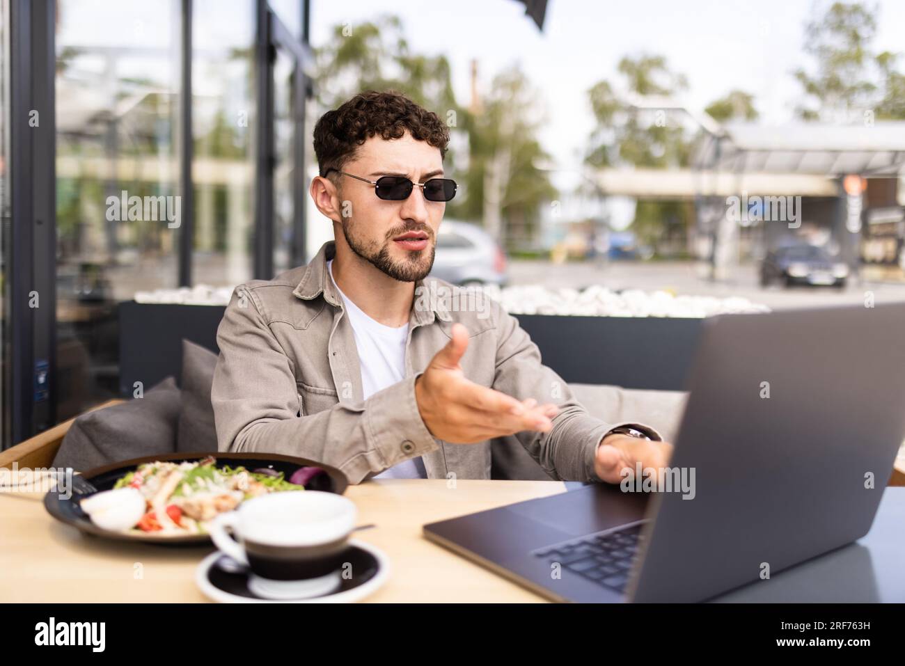 Family programmer hi-res stock photography and images - Alamy