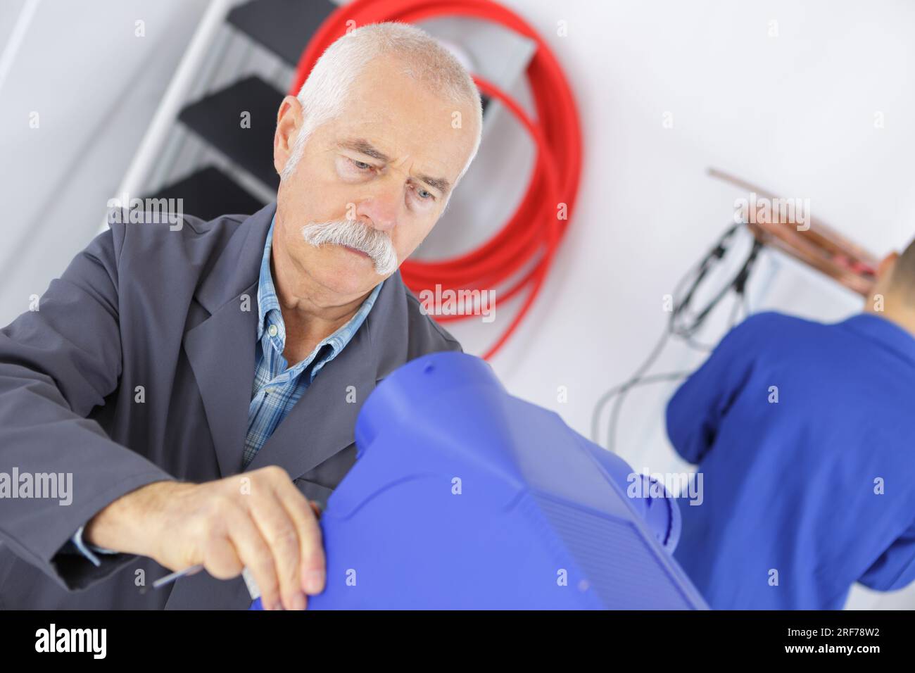 portrait of senior mechanical engineer Stock Photo - Alamy