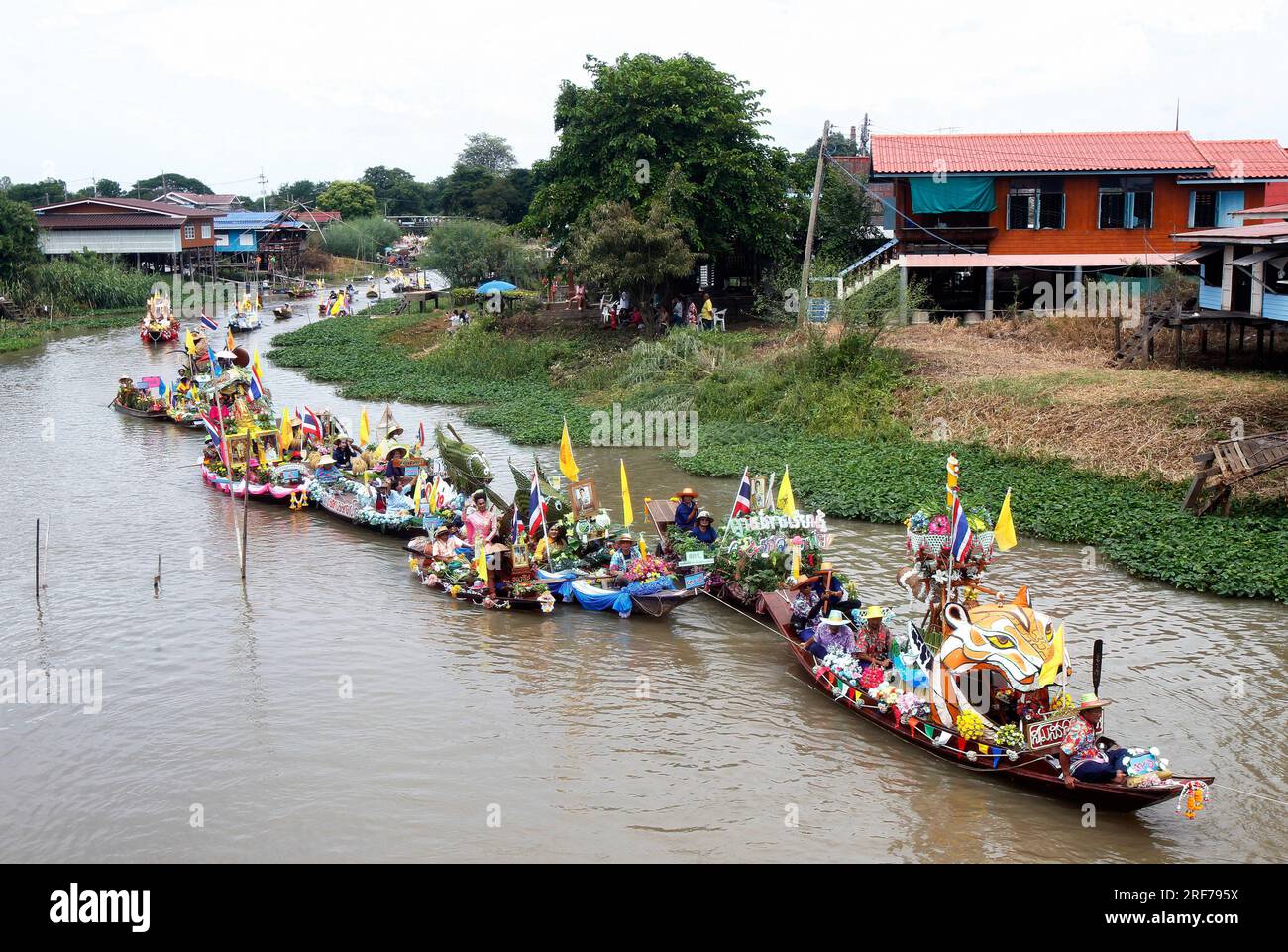 Convoy of canal boats hi-res stock photography and images - Alamy