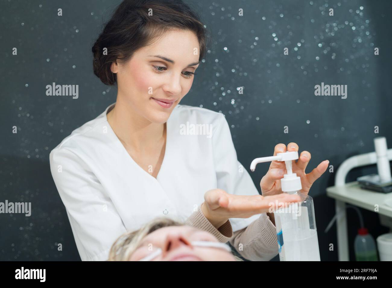 Pumping lotion hi-res stock photography and images - Alamy