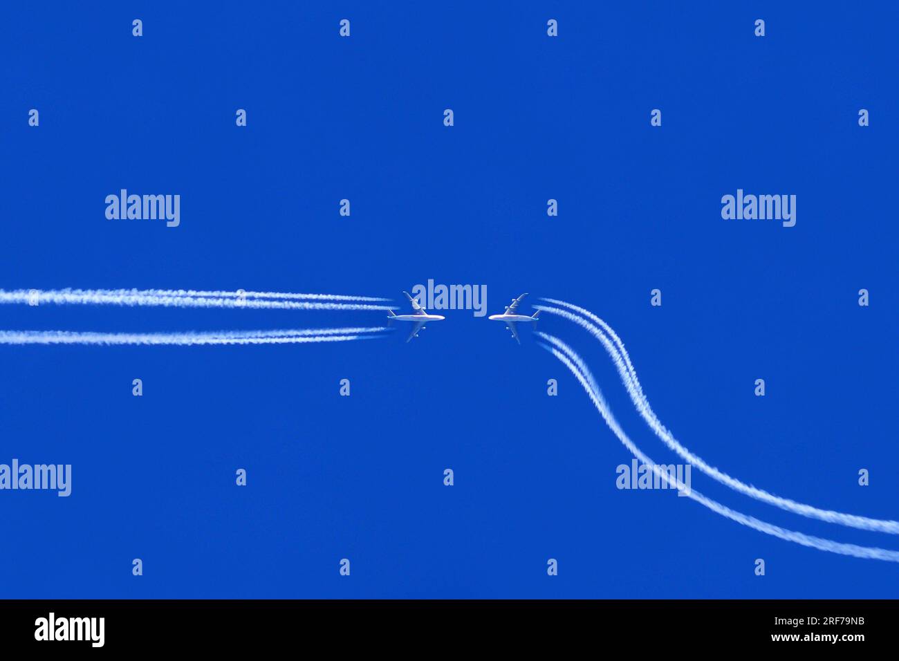 Flugzeuge auf Kollisionskurs | airplanes on collision course Stock ...