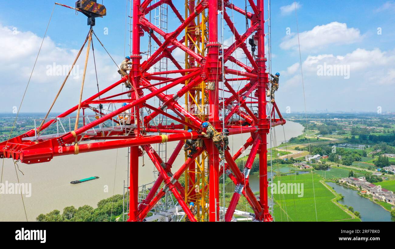 YANGZHOU, CHINA - AUGUST 1, 2023 - Construction workers set up a steel ...