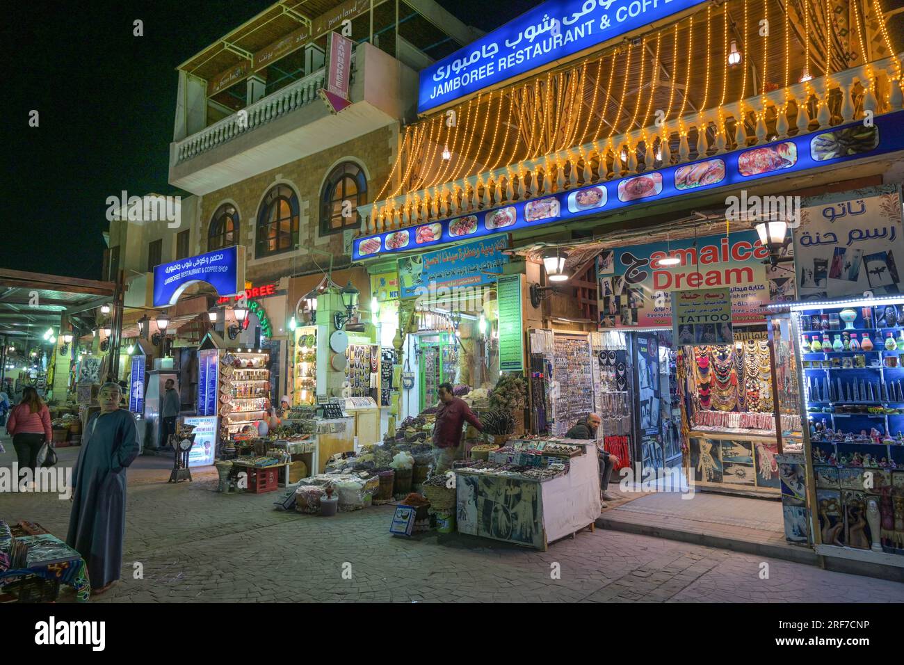 Touristenbasar Ata Bazar, Mabad Al Oksor, Luxor, Ägypten Stock Photo ...