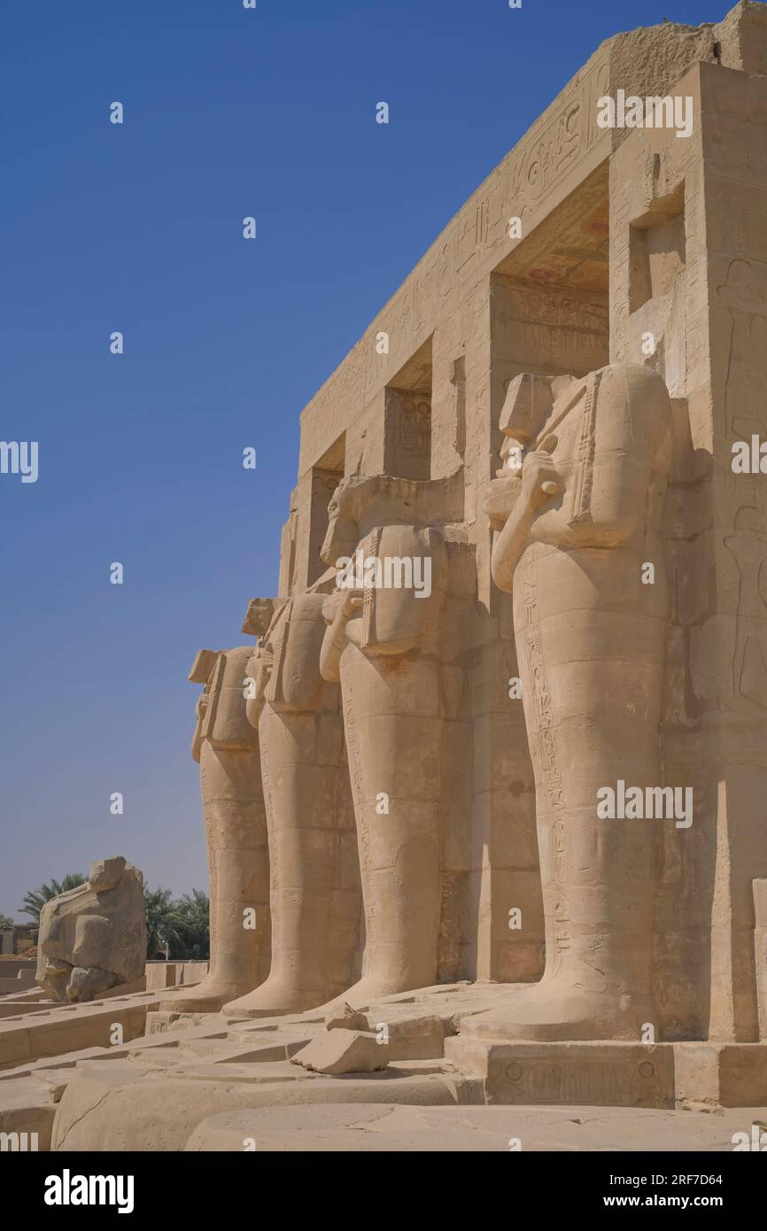 Totentempel der ramses ii hi-res stock photography and images - Alamy