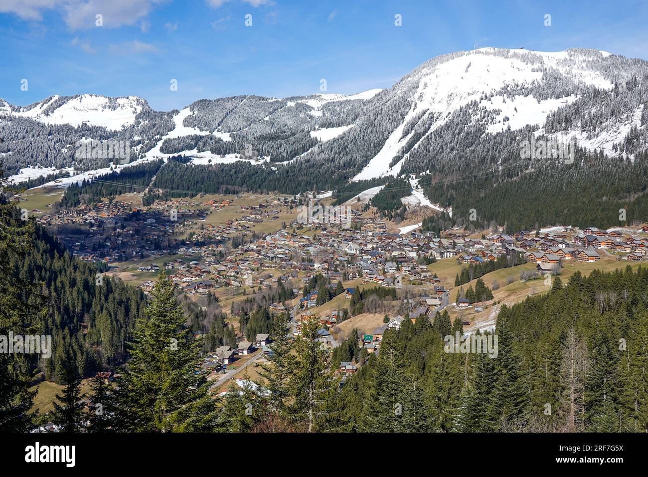 Stadtpanorama Chatel, Haute-Savoie, Frankreich Stock Photo - Alamy