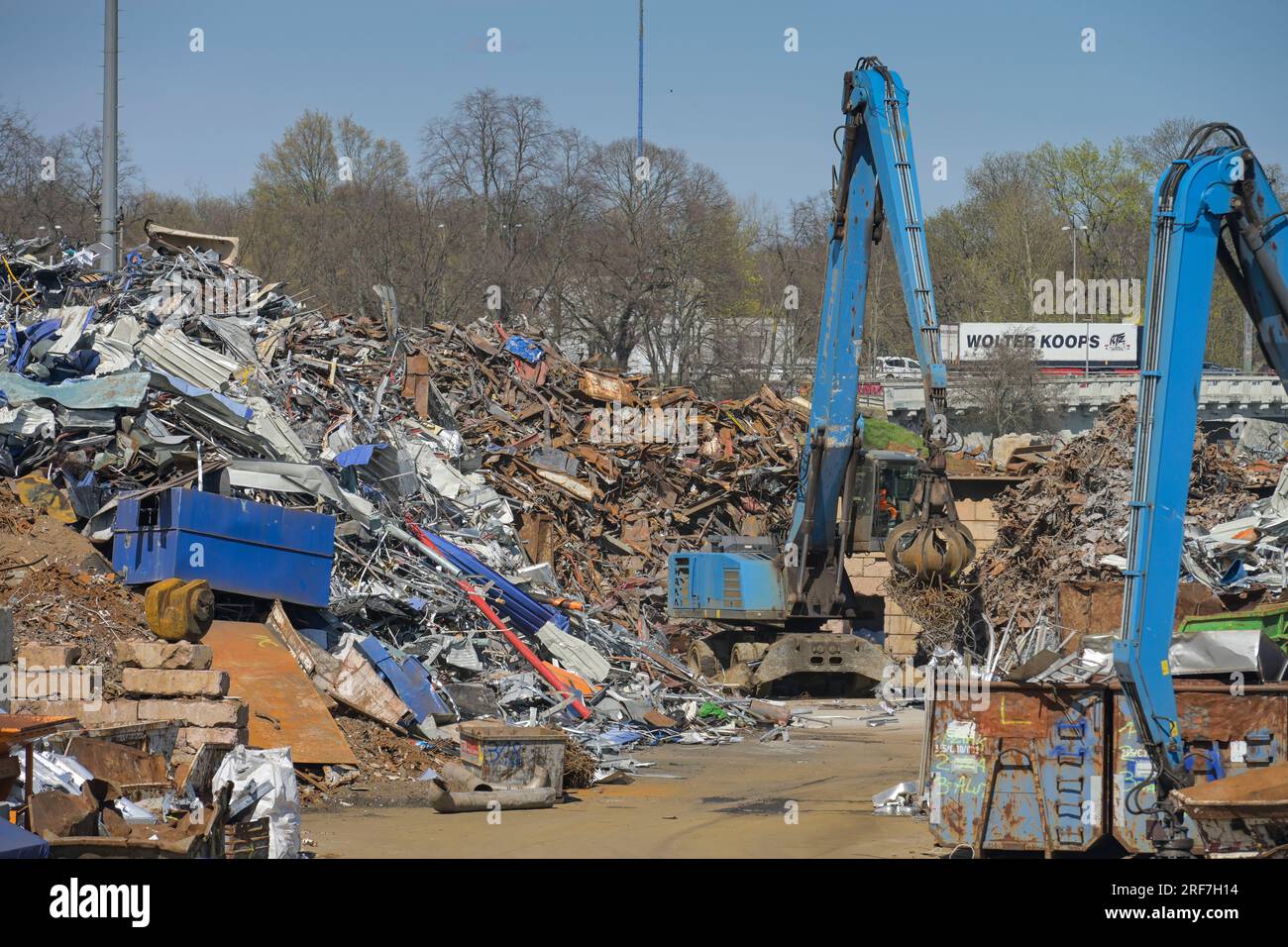 Bagger Metallschrott, Westhafen, Moabit, Mitte, Berlin, Deutschland ... Bagger Metallschrott, Westhafen, Moabit, Mitte, Berlin, Deutschland ...