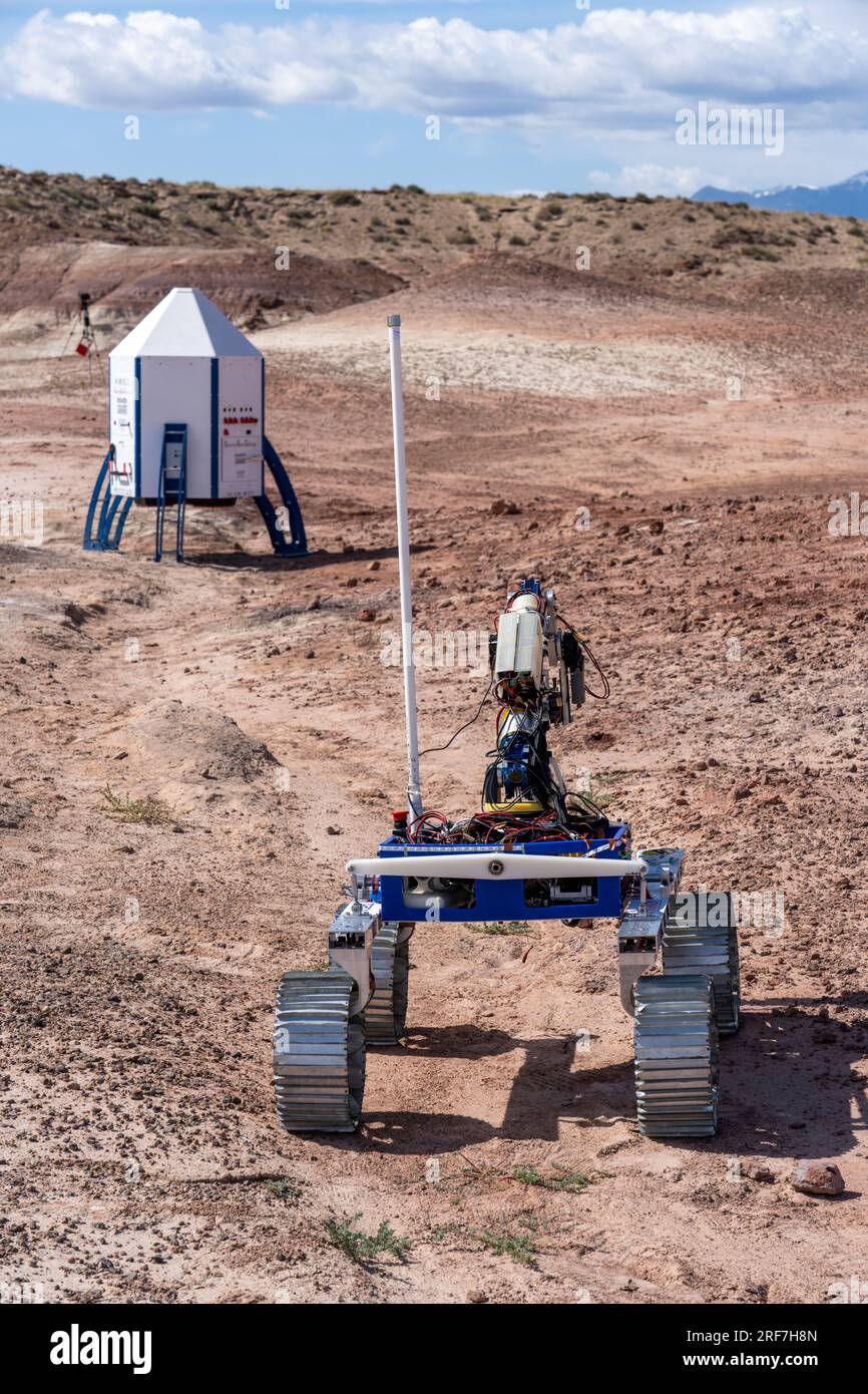 The OzU Mars Rover approaches the Mars Lander in the University Rover ...