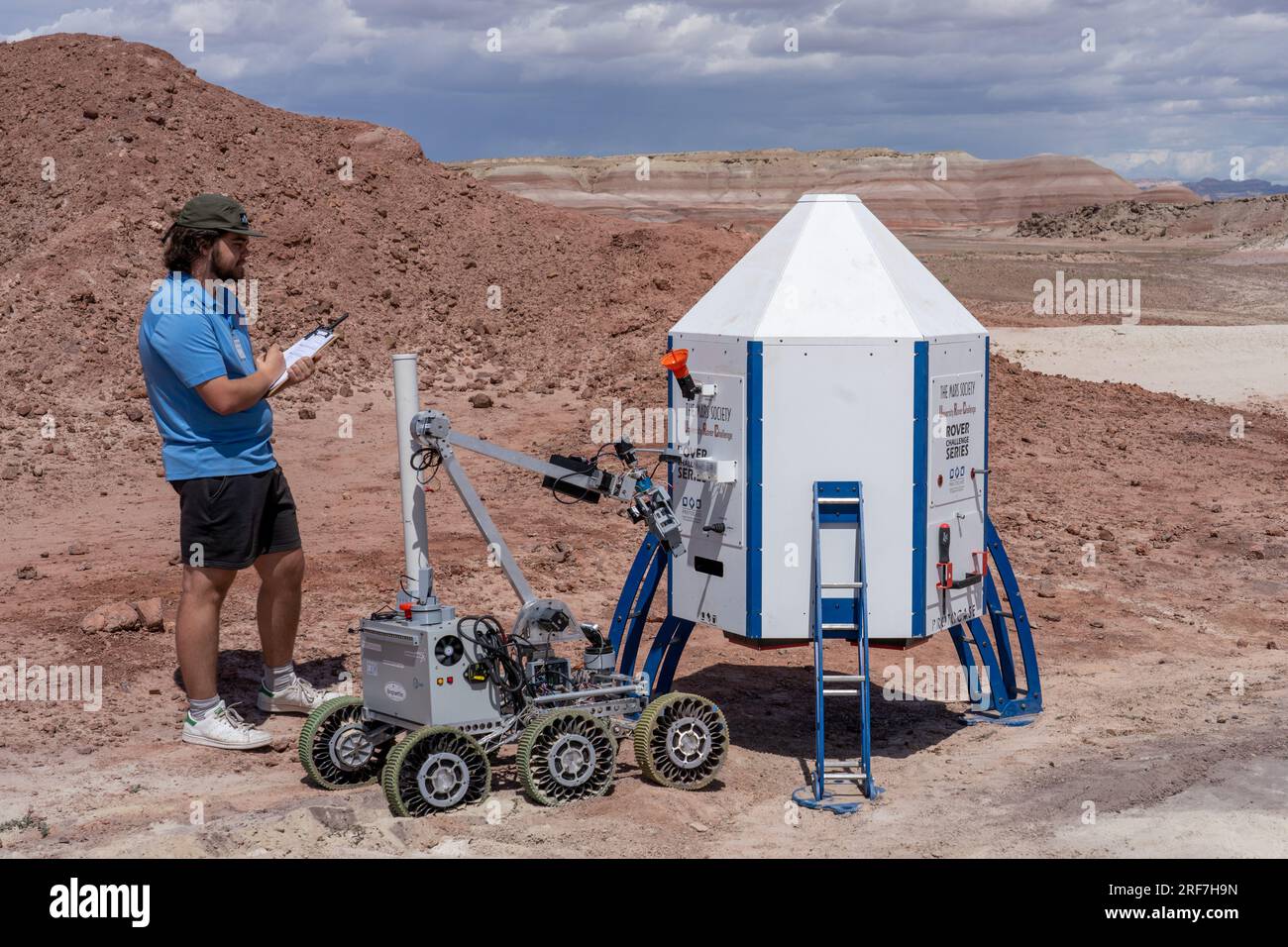 A judge scores the Binghamton University Mars Rover working on the Mars ...
