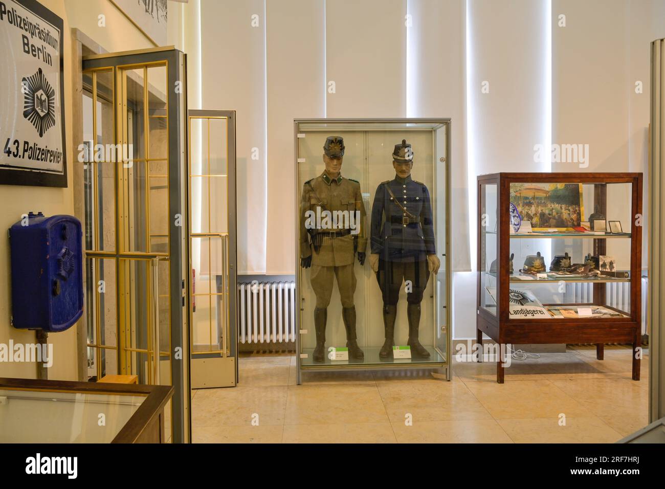 Polizeihistorische Sammlung, Polizeipräsidium, Platz der Luftbrücke ...