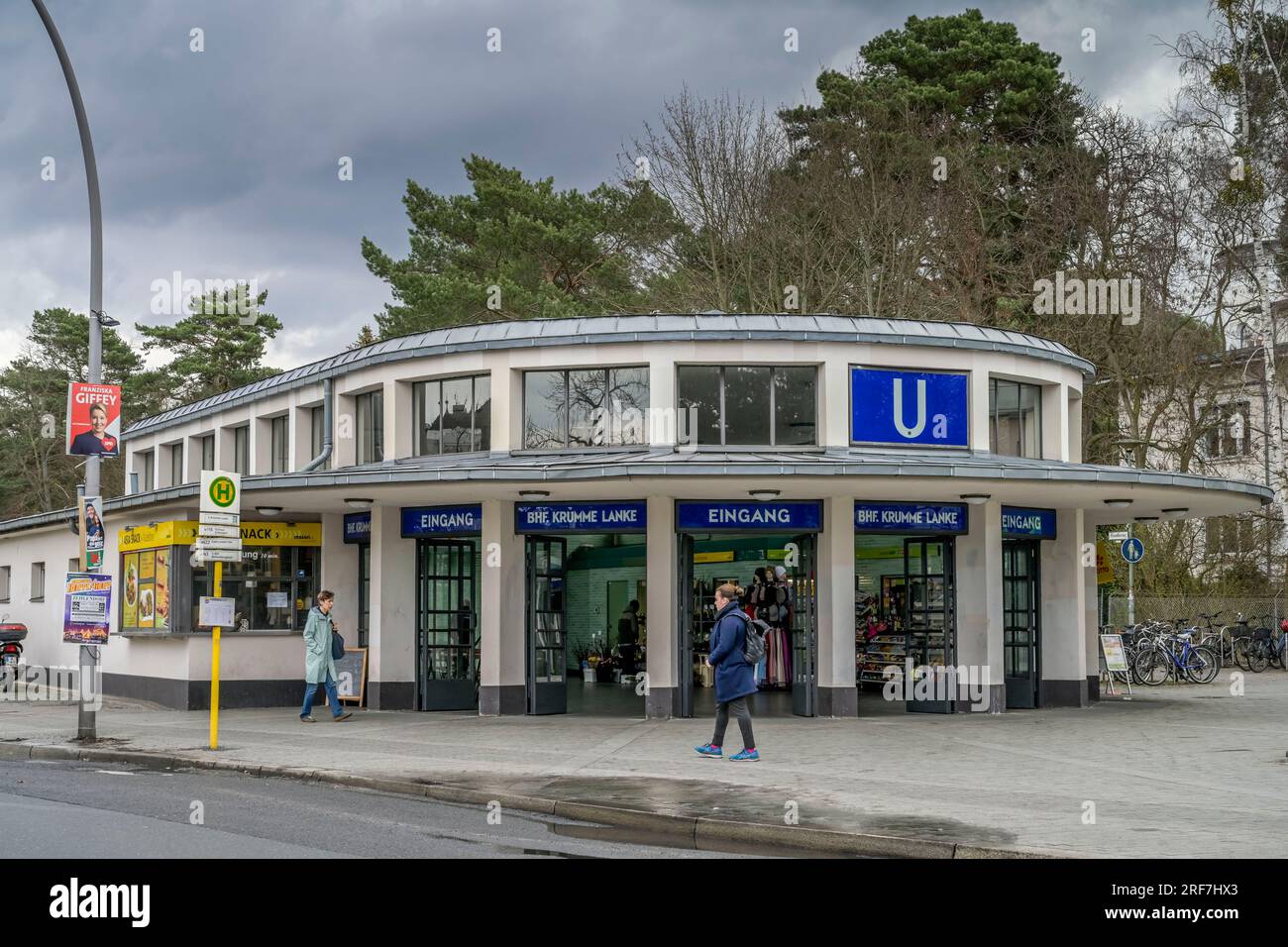 Krumme gebäude hi-res stock photography and images - Alamy
