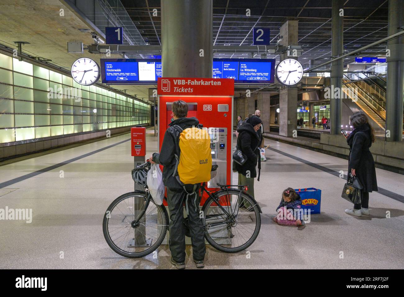 Ticket-Automat, Bahnhof Potsdamer Platz, Mitte, Berlin, Deutschland ...
