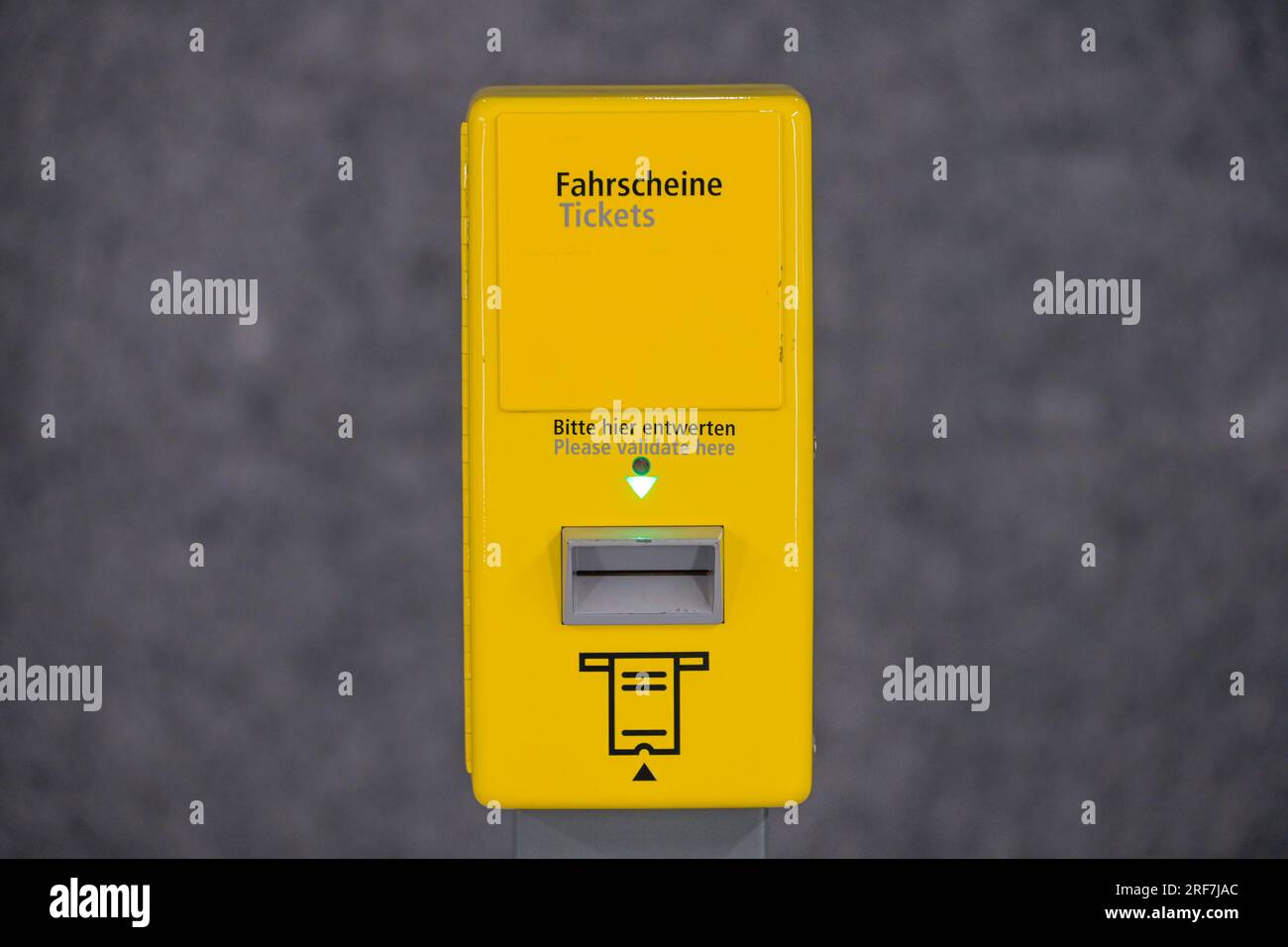 BVG Fahrschein Entwerter, Berlin, Deutschland Stock Photo - Alamy