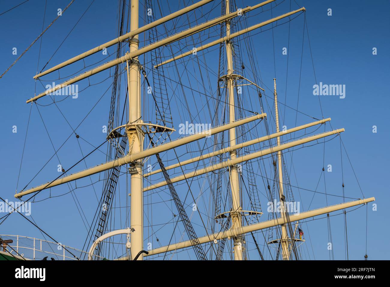 Segelschiff masten hi-res stock photography and images - Alamy