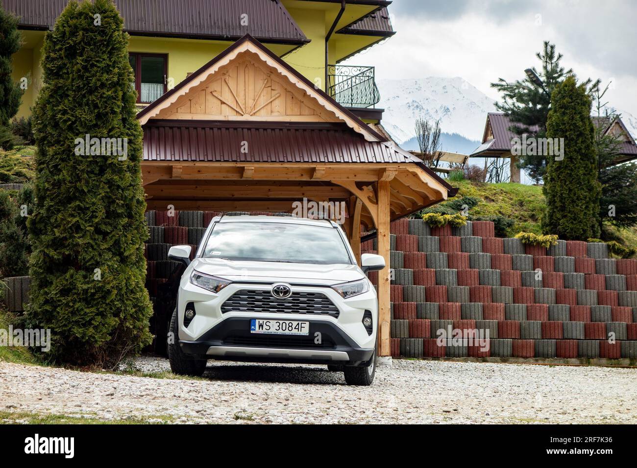 Toyota rav4 garage hi-res stock photography and images - Alamy