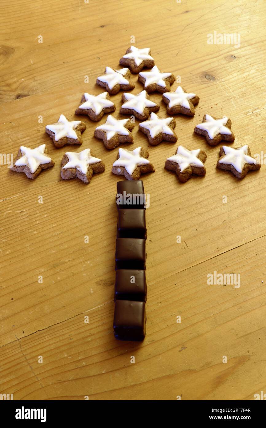 Christmas, Pastries, Decorations And Symbols: Dominos And Cinnamon ...