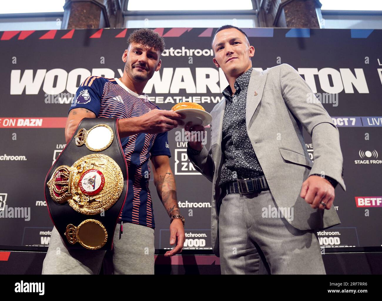 Cake fight hi-res stock photography and images - Alamy