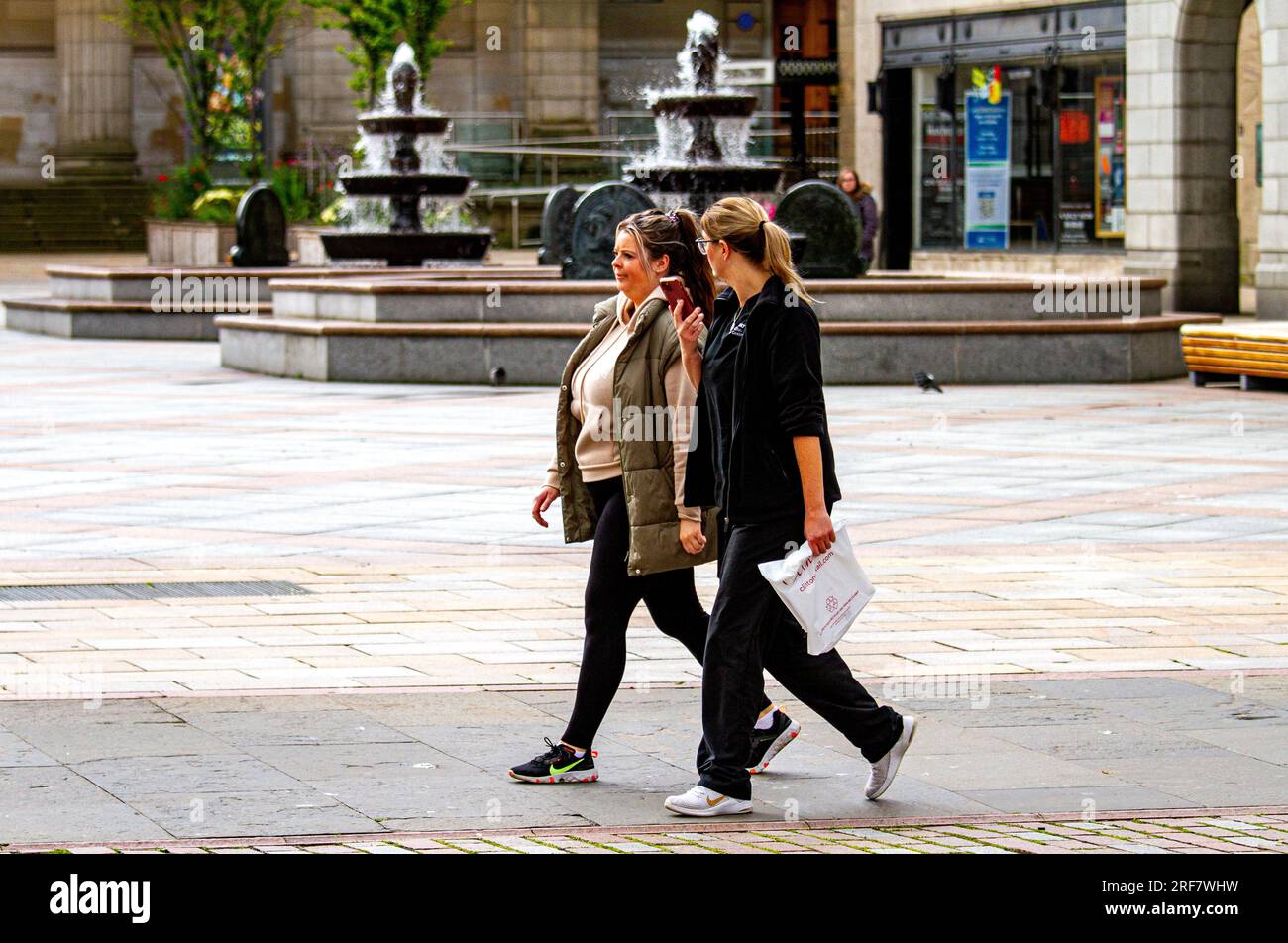 Happy people summer dundee hi-res stock photography and images - Alamy