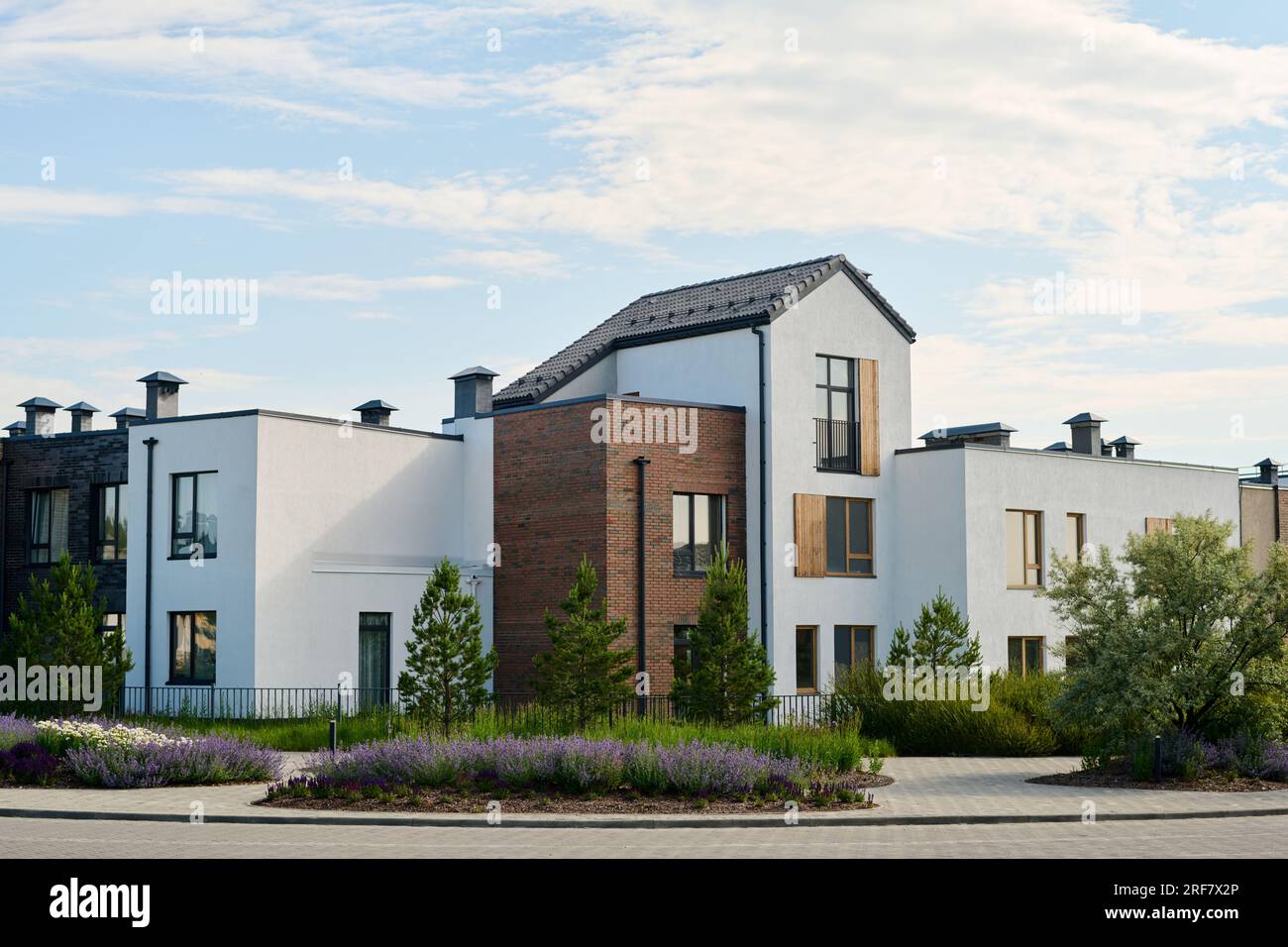 Building green white exterior hi-res stock photography and images - Alamy