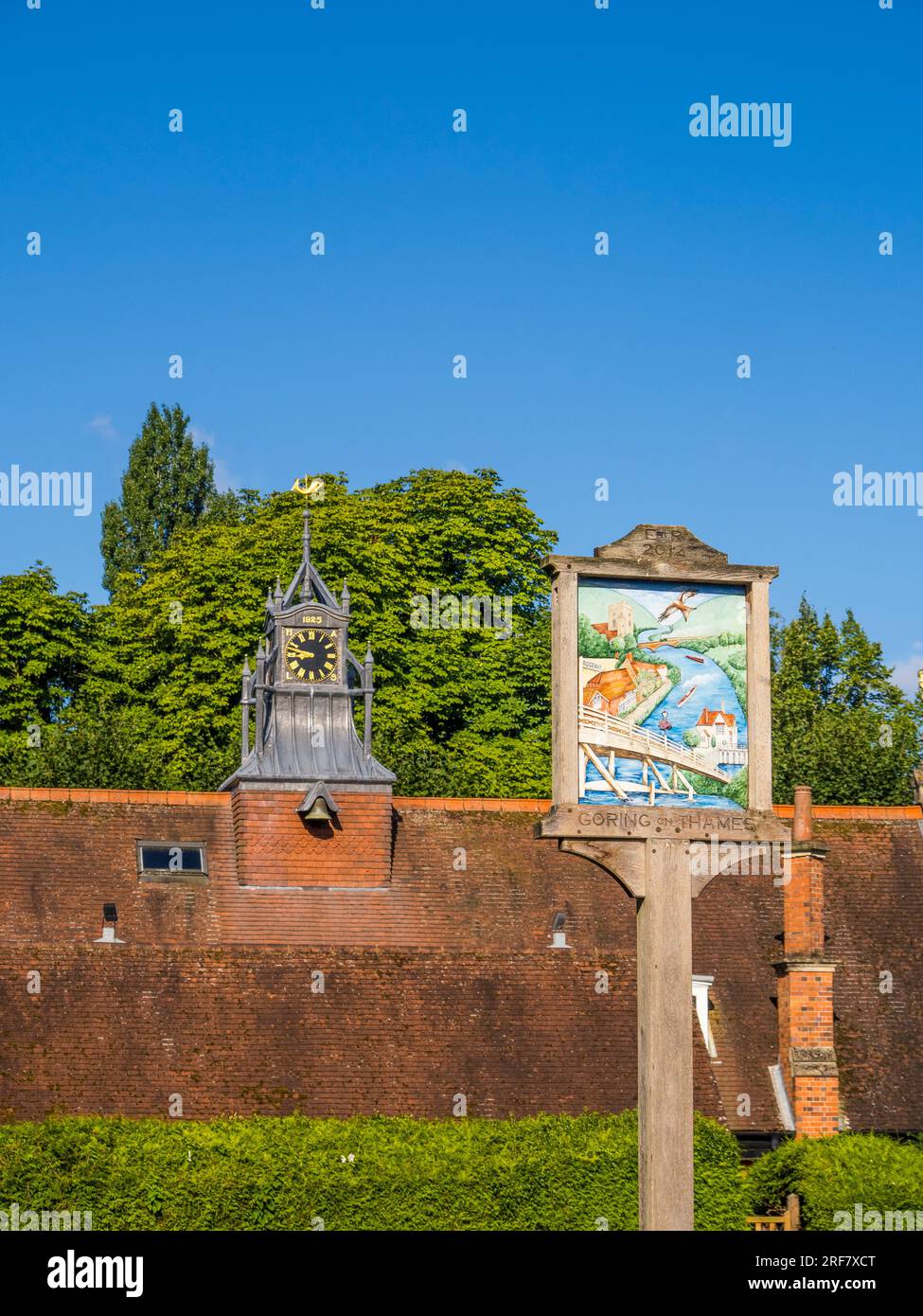Goring reading hi-res stock photography and images - Alamy