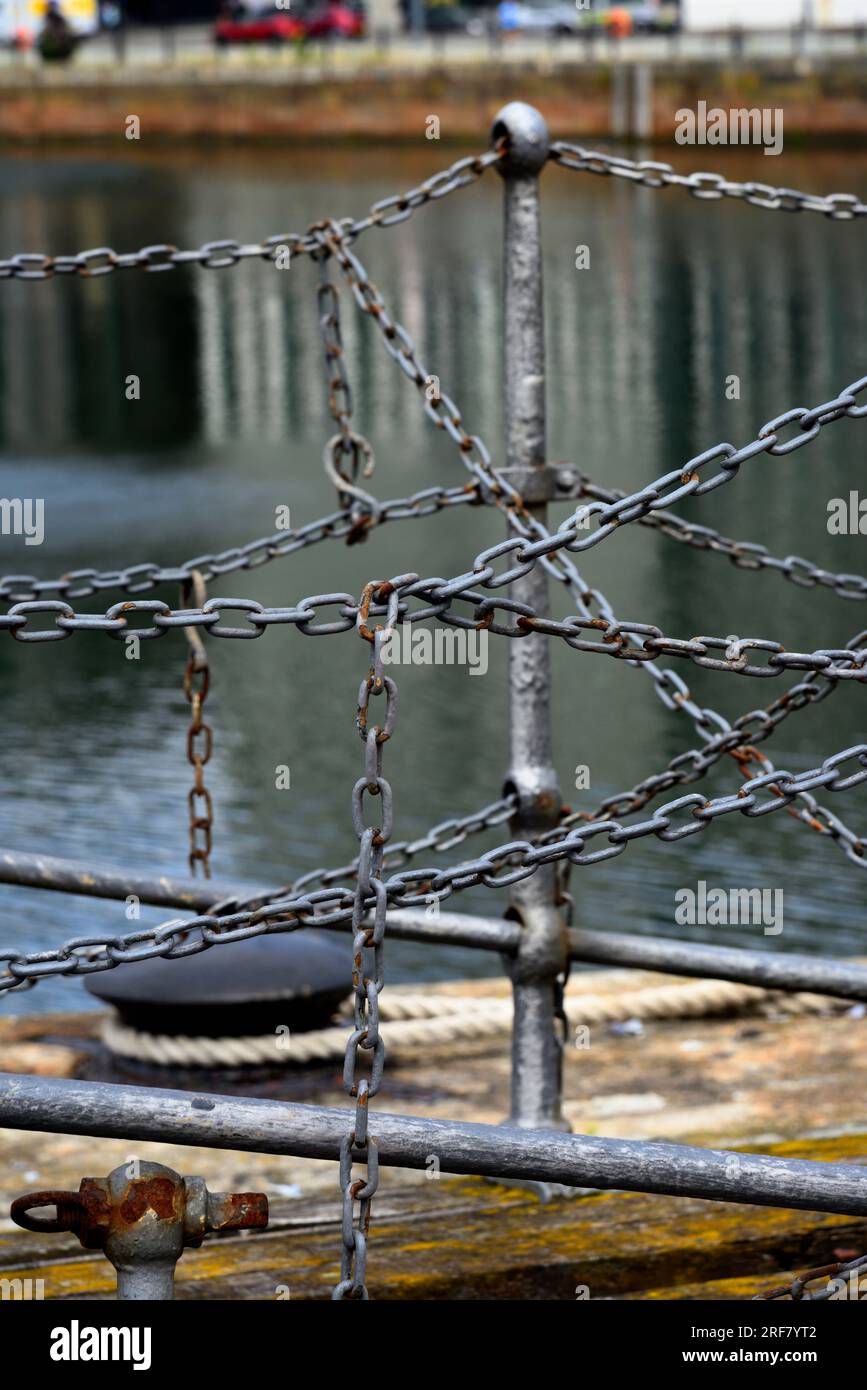 Dock chains liverpool hi-res stock photography and images - Alamy