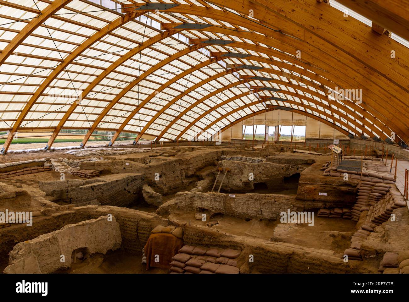 Catalhoyuk is oldest town in world with large Neolithic and ...