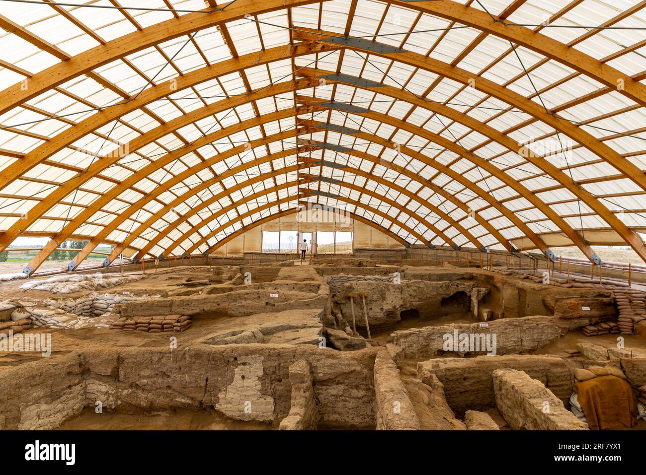Catalhoyuk is oldest town in world with large Neolithic and ...