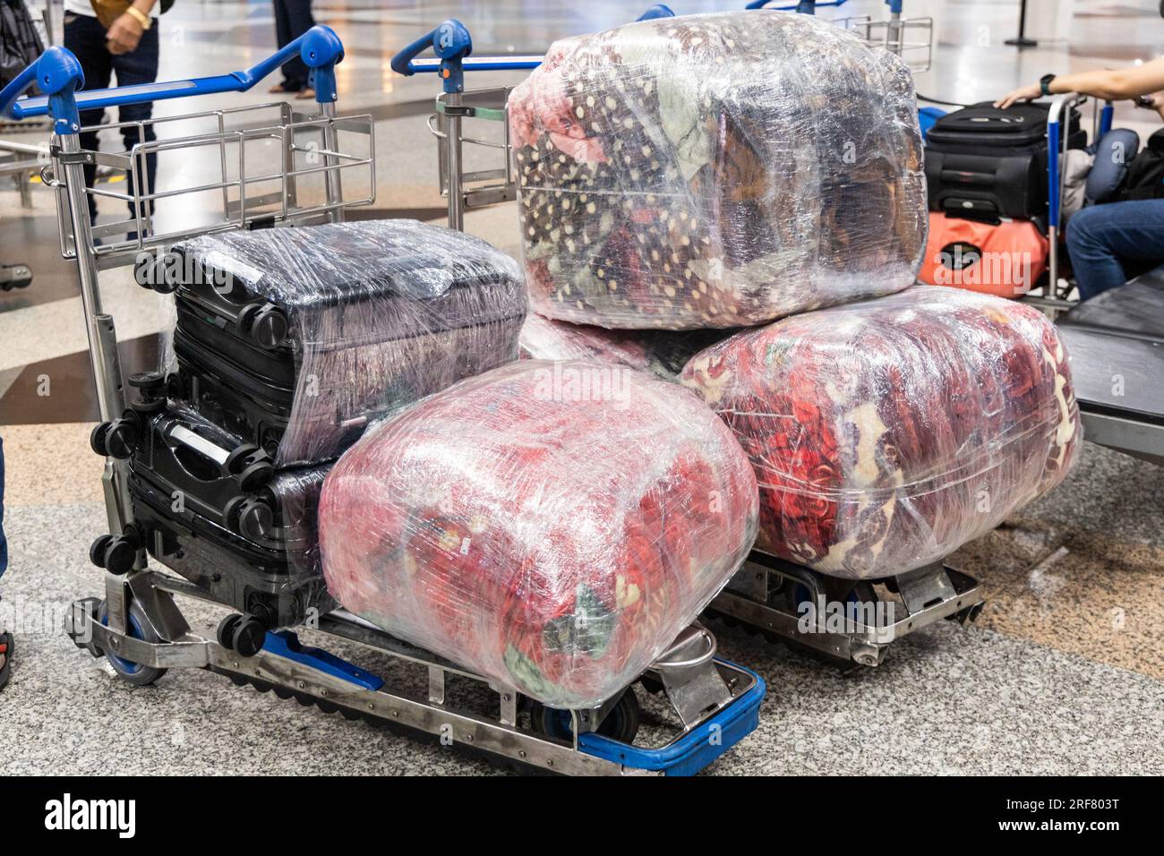 Luggage wrapping hi-res stock photography and images - Alamy