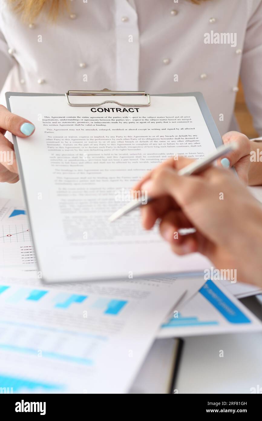 Contract documents pen approve hi-res stock photography and images - Alamy