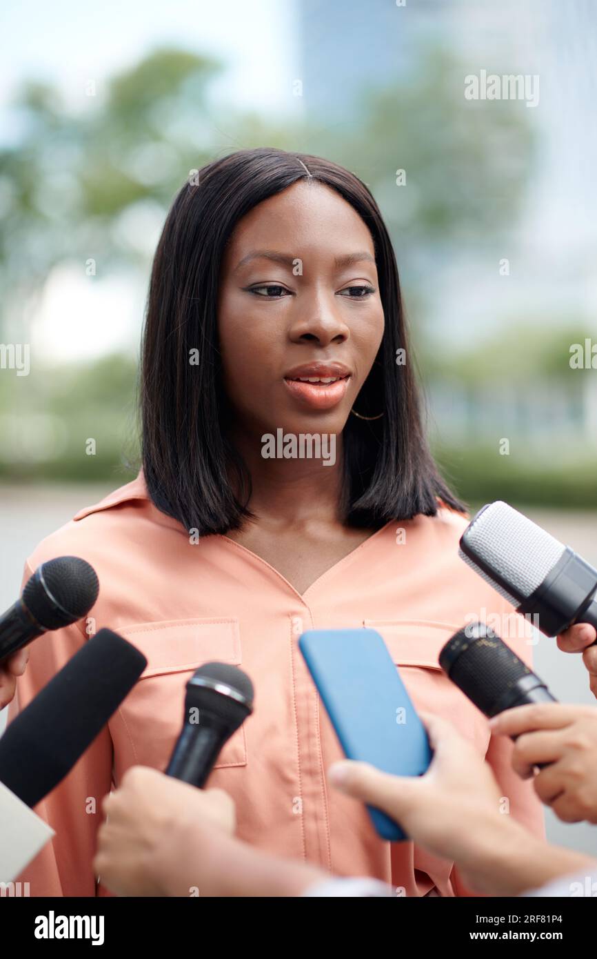 News anchor journalist african woman hi-res stock photography and images - Alamy
