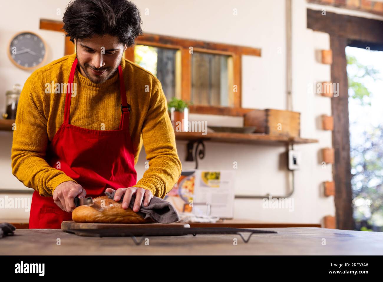 Indian man apron cook hi-res stock photography and images - Alamy
