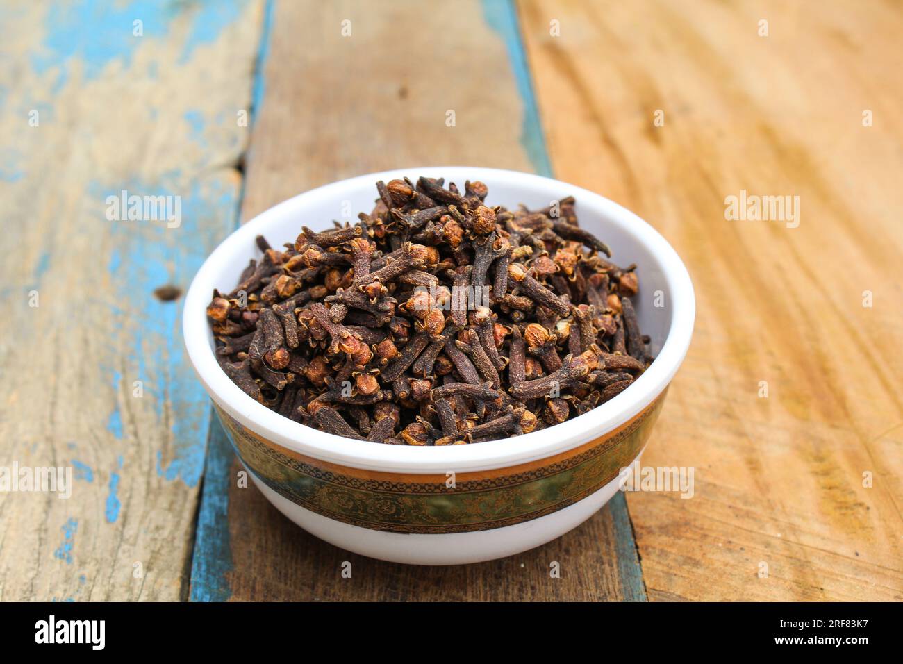 Cloves in ayurvedic medicine hi-res stock photography and images - Alamy