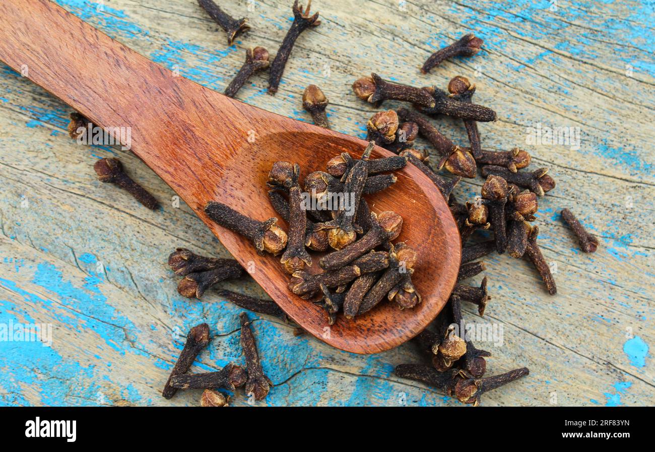 Dried Cloves in a wooden spoon top view Stock Photo - Alamy