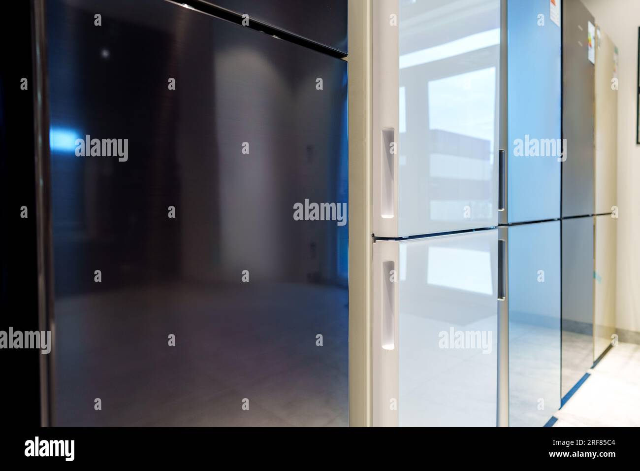 Fridges rows hi-res stock photography and images - Alamy