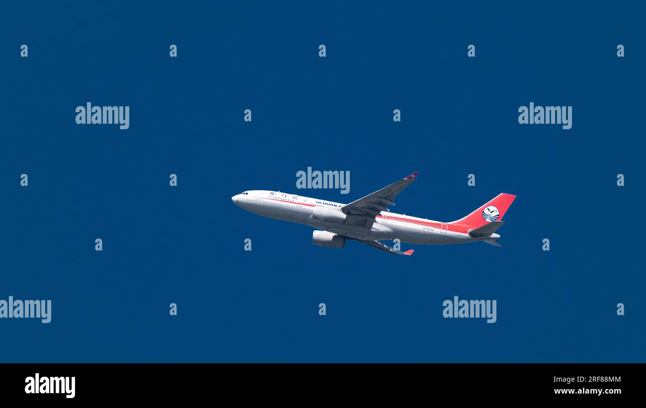 Sichuan airlines a330 200 hi-res stock photography and images - Alamy