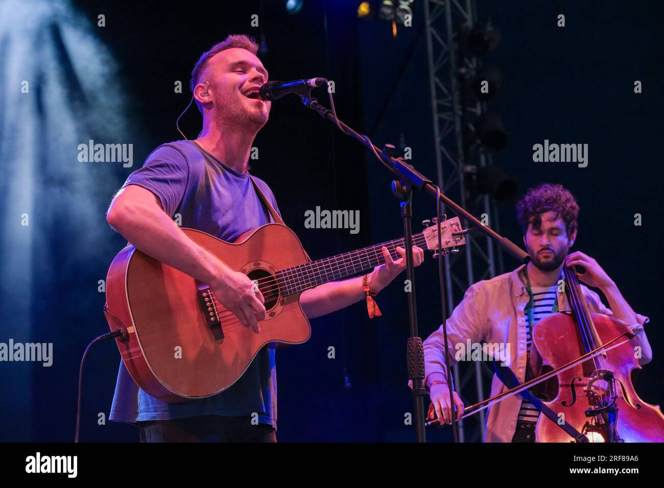 Folk talent hi-res stock photography and images - Alamy