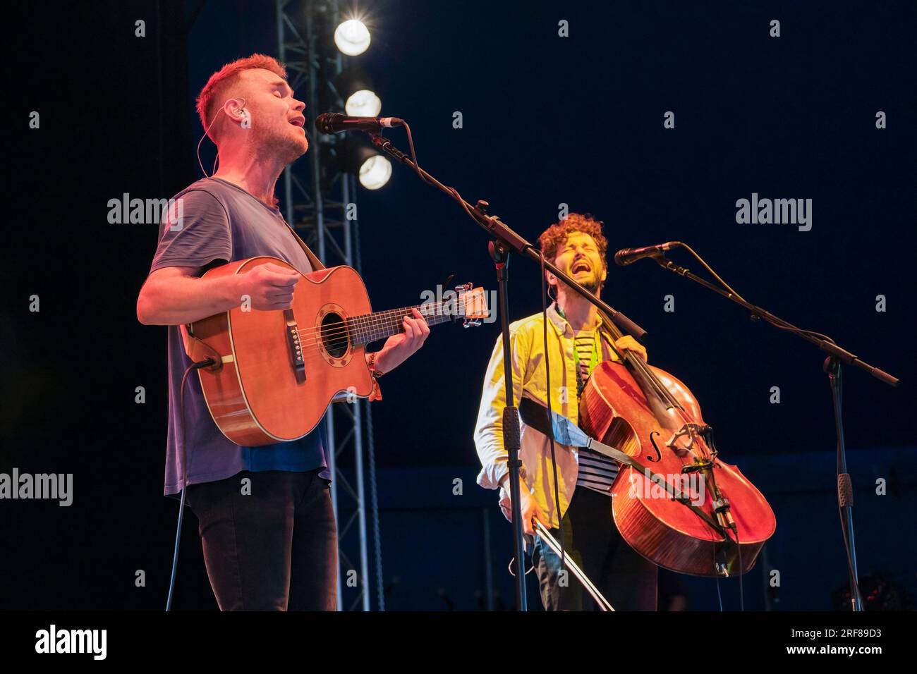 Folk talent hi-res stock photography and images - Alamy