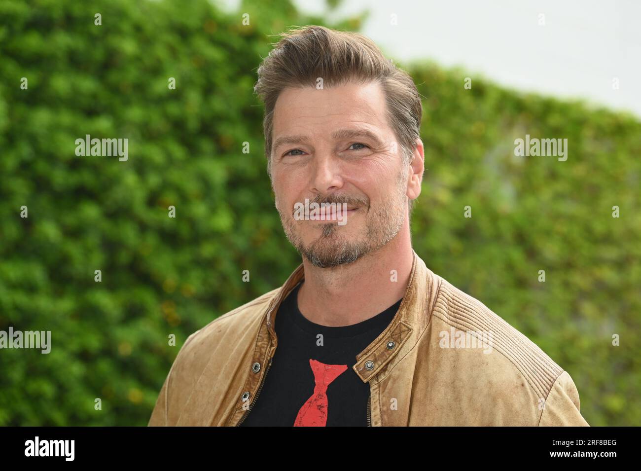 Cologne, Germany. 31st July, 2023. Actor Jan Ammann poses with the Unter uns star choice at the ...