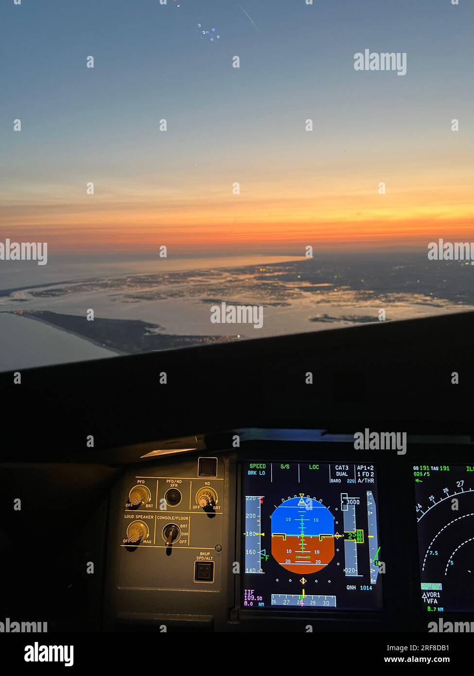 Pilots cockpit view hi-res stock photography and images - Alamy