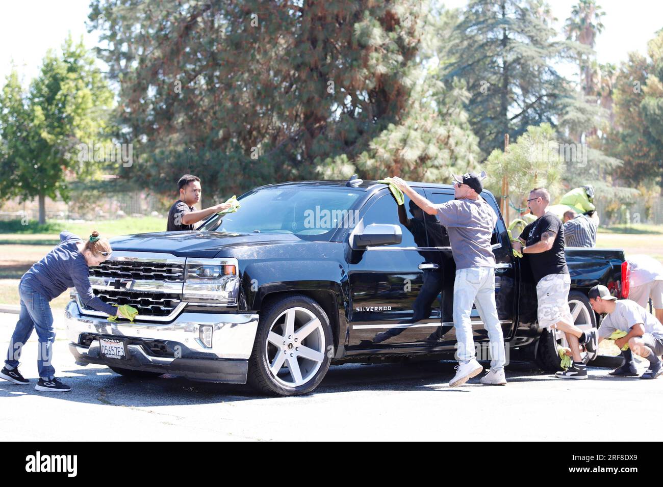 Washing a black chevrolet truck hi-res stock photography and images - Alamy