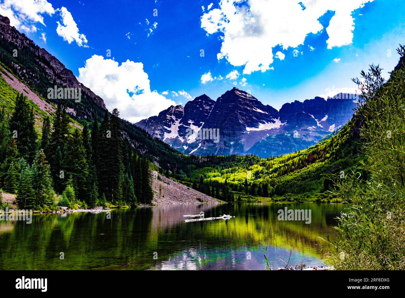 Maroon Bells in Colorado takes your breath away. This iconic scene is ...