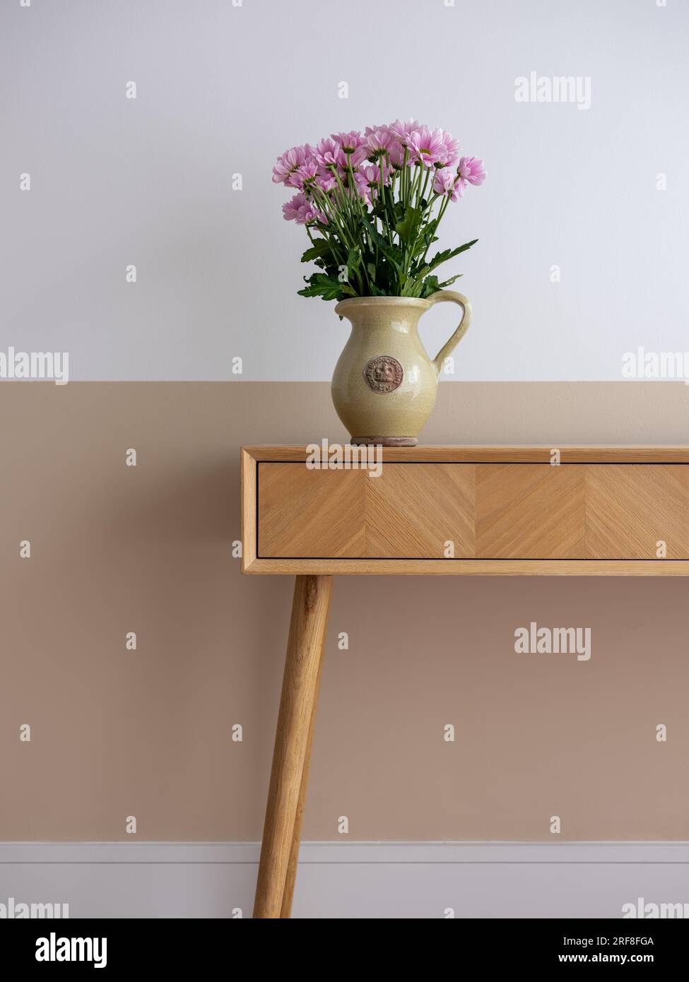 Console table hi-res stock photography and images - Alamy